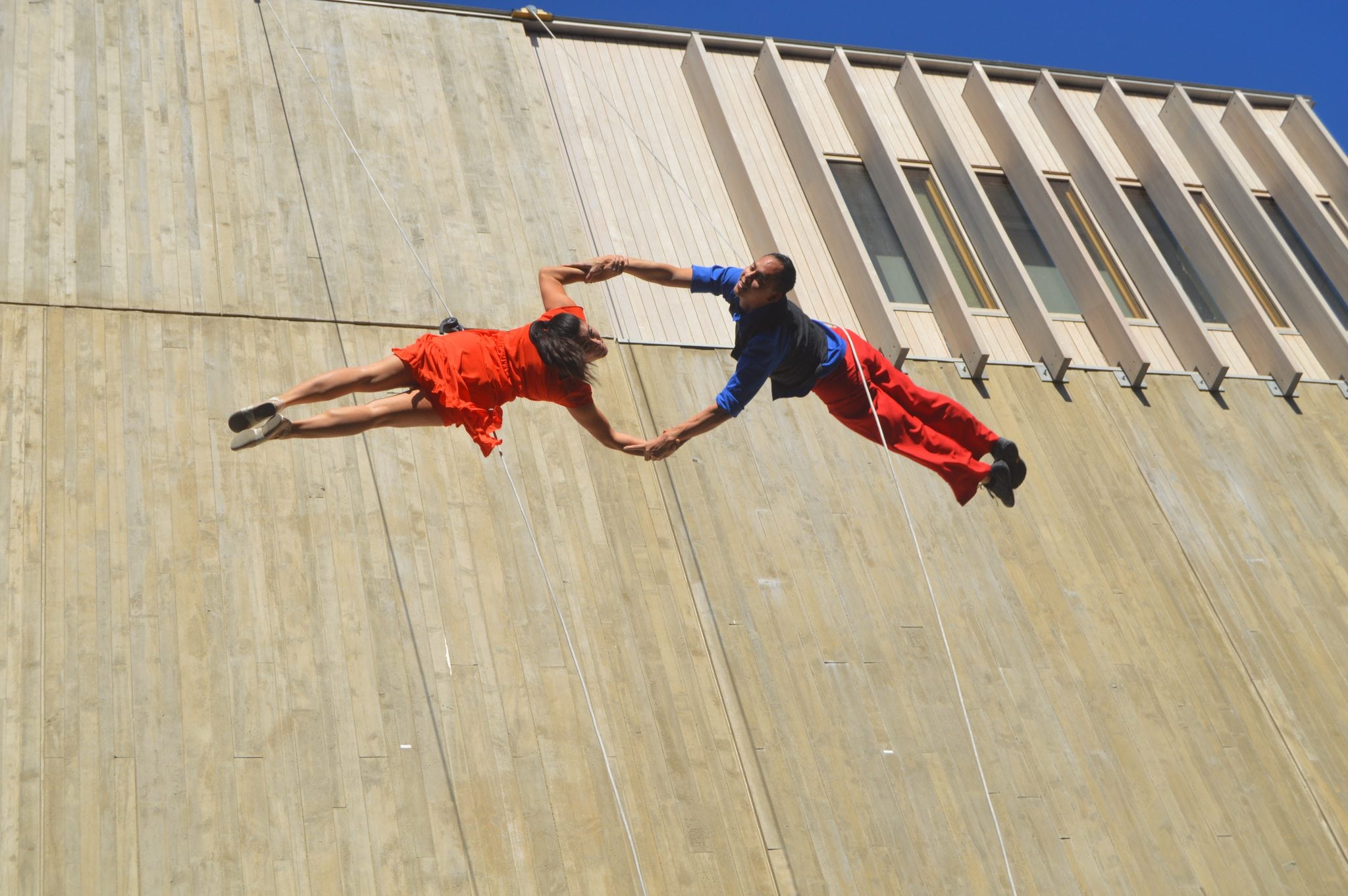 Bandaloop dancers go off the wall at Wellesley College - The Swellesley ...