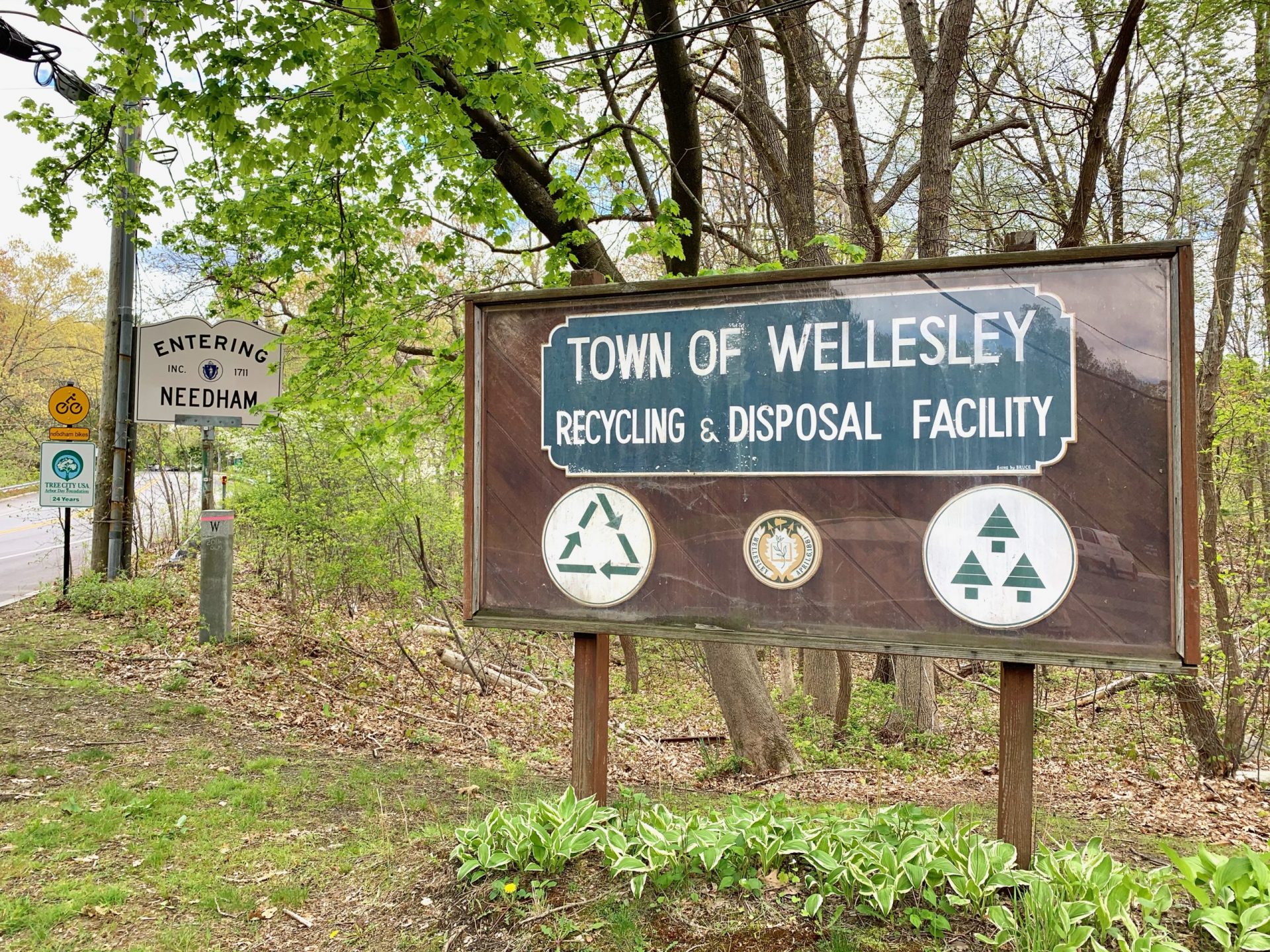 How to safely dispose of your old paint at the Wellesley Recycling ...